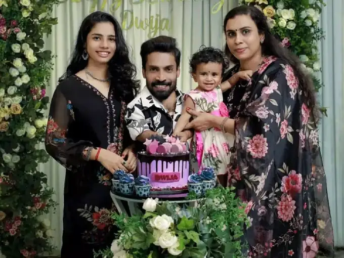 ദ്വിജക്ക് ഒന്നാം പിറന്നാൾ