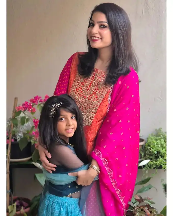 സഹോദരിയാണ് കൂട്ടുകാരിയാണ്