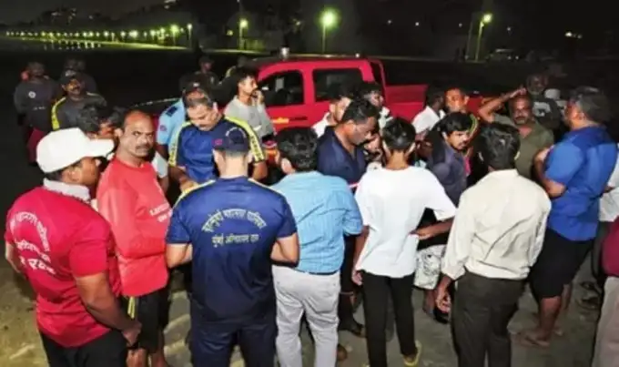 जुहू बीचवर मुलं बुडाली