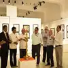 जहांगीर आर्ट गॅलरीत दीपक वर्मा यांच्या रंगरेषा चित्र प्रदर्शनाचे ...