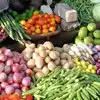 Vegetable Price: फळभाज्या, पालेभाज्यांच्या दरांत घसरण; जाणून घ्या आजचे ...