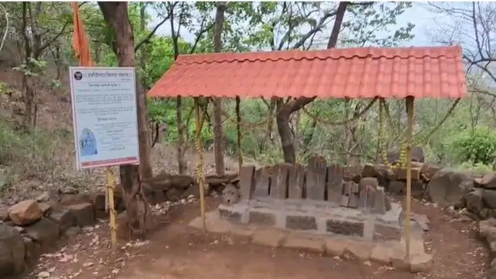 Two historical Guns found in 600-foot Deep Gorge at Avchitgad in Raigad ...