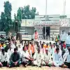 ओला दुष्काळ जाहीर करा; खुलताबादेत शिवसेनेचे ठिय्या आंदोलन - shiv sena's ...