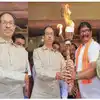 Uddhav Thackeray,अन्याय जाळणारी मशाल, शिवसैनिकांचं मातोश्रीवर ...