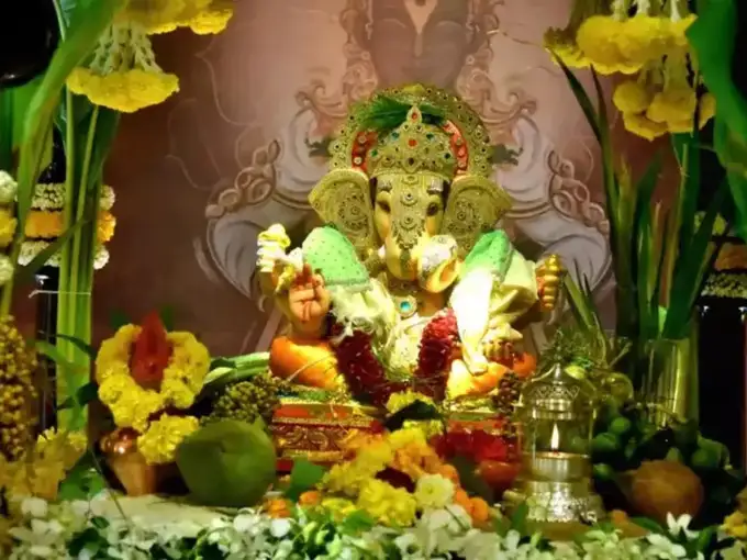 बप्पा के लिए सुंदर सजावट