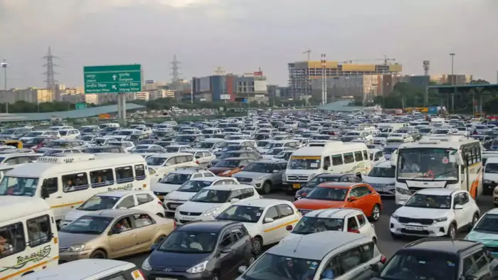 Khule Mein Car Park Karne Ke Nuksan,ओपेन पार्किंग में कार पार्क कर रहे ...