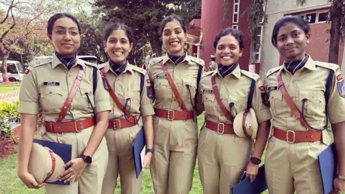 IPS Anjali Vishwakarma UPSC Success Story,कौन है नेता जी की क्लास लगाने ...
