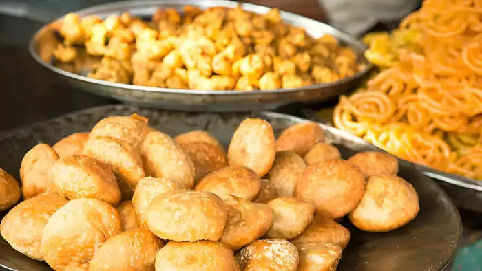 Best Kachori Wala Near Me,कान के धुएं निकालने वाली खस्ता कचौड़ी खानी है ...
