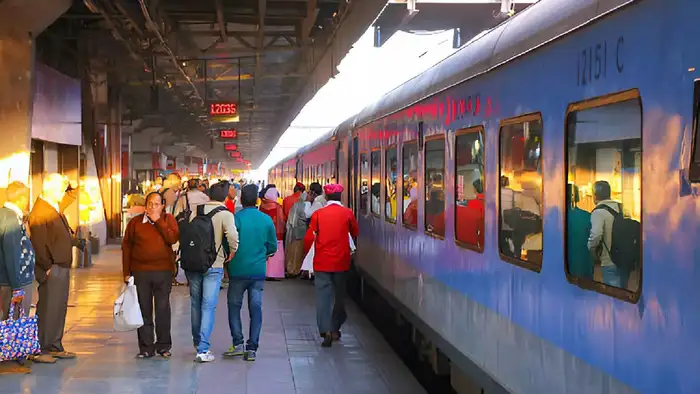 Sachkhand Express You Can Eat Free Food Here,ना वंदे भारत ना शताब्दी ...