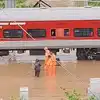 सवाई माधोपुर में बाढ़ जैसे हालात, रेलवे ट्रैक डूबे, मकानों में घुसा ...