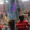 Jhule Se Takraya Sar Video,चालू झूले पर लटककर चढ़ रहा था बंदा, लोहे के ...