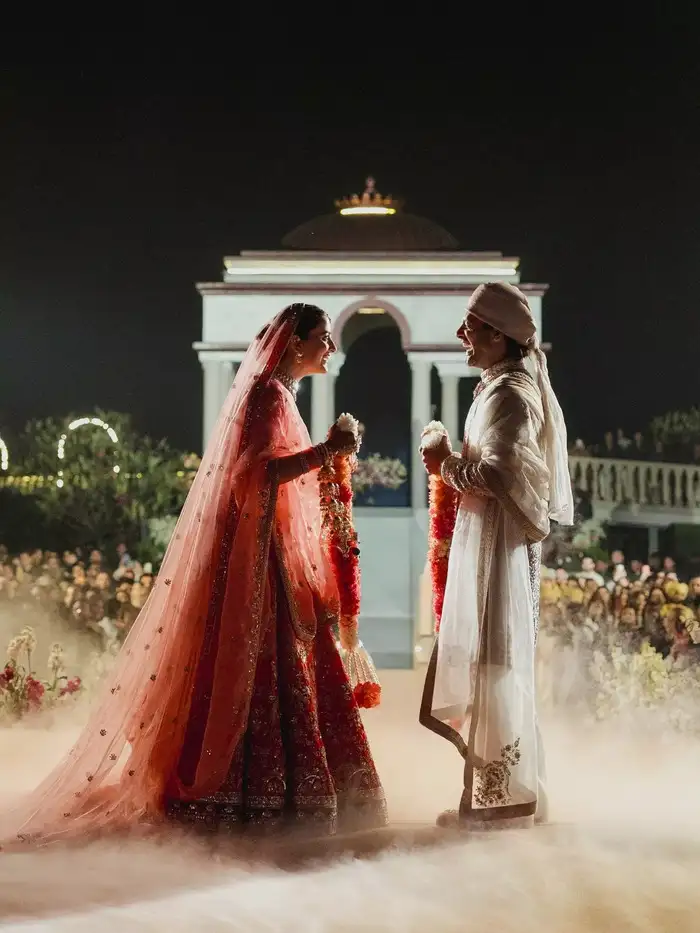 नुपूर सेनन की मांग में स्टेबिन ने भरा सिंदूर, हाथ थामे लिए 7 फेरे, कृति ...