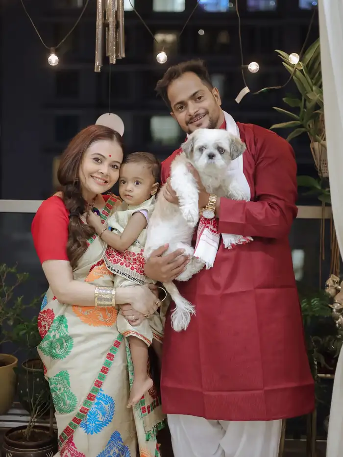 खिड़की से मांस फेंकते देख देवोलीना का पारा हाई, कहा- बच्चे से होली का ...