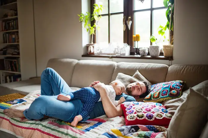5 Responsibilities Of A Father After Newborn Arrives,पापा बनने के बाद ...