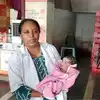 अभी प्रसव में समय है...अस्पताल से घर भेजा, बस स्टेंड के शौचालय में ...