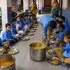 UP: सरकारी स्‍कूलों में मिड डे मील बनाने वाले रसोइयों के लिए गुड न्‍यूज ...