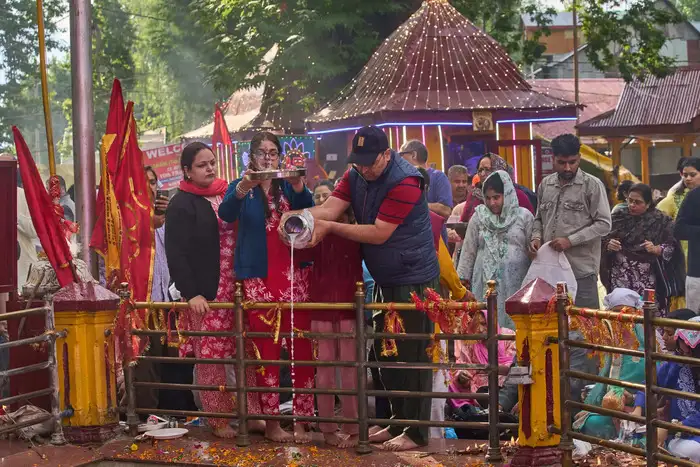Kheer Bhawani Temple,Kheer Bhawani Mela : खीर भवानी माता मंदिर गांदरबल ...