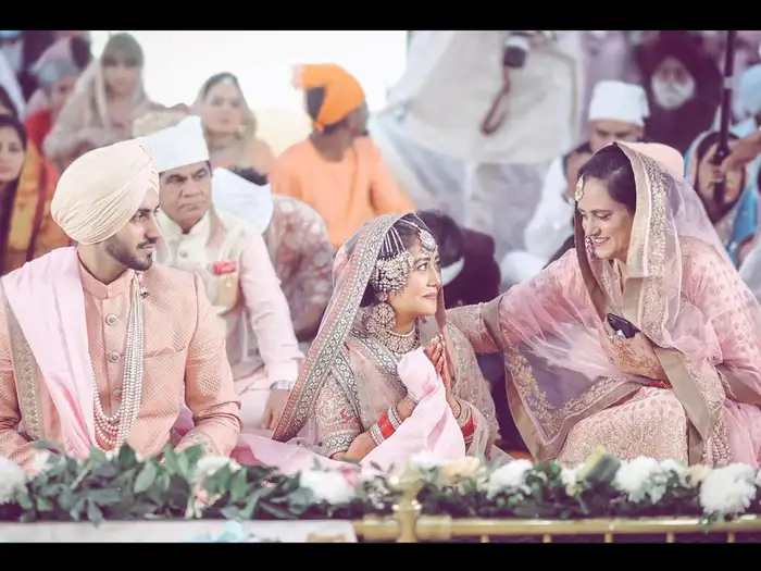 Neha Kakkar Updates Her Name On Instagram After Marriage To Rohanpreet ...
