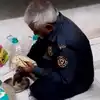 Watch Video Security Guard Eating Roti With Water Video Viral