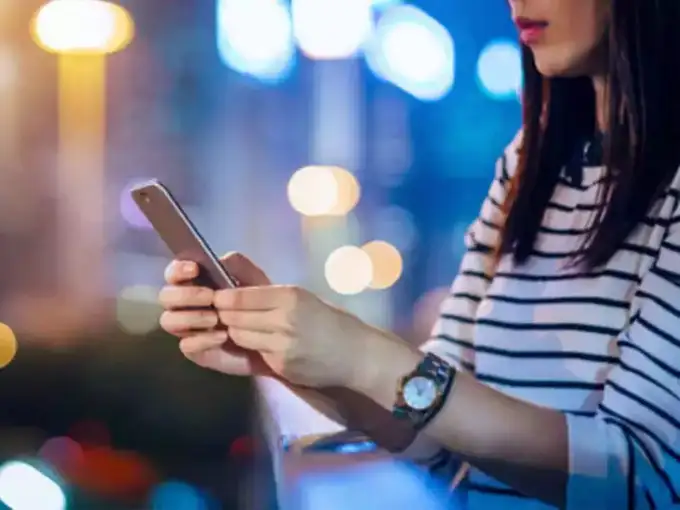 1499 रुपये में 365 दिनों की वैलिडिटी, Airtel-Jio-BSNL-Vi के ये हैं 9 ...