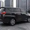 Toyota Innova Family Car,Toyota की इस कार में पूरा परिवार हो जाता है ...