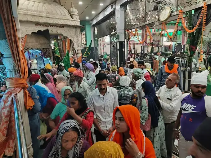 पीर निगाह दरगाह में हजारों श्रद्धालु होते हैं नतमस्तक