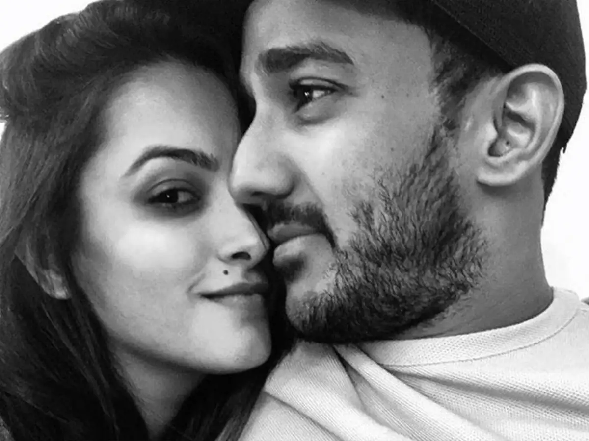 Anita Hassanandani and Rohit Reddy romantic photos: Anita Hassanandani ...