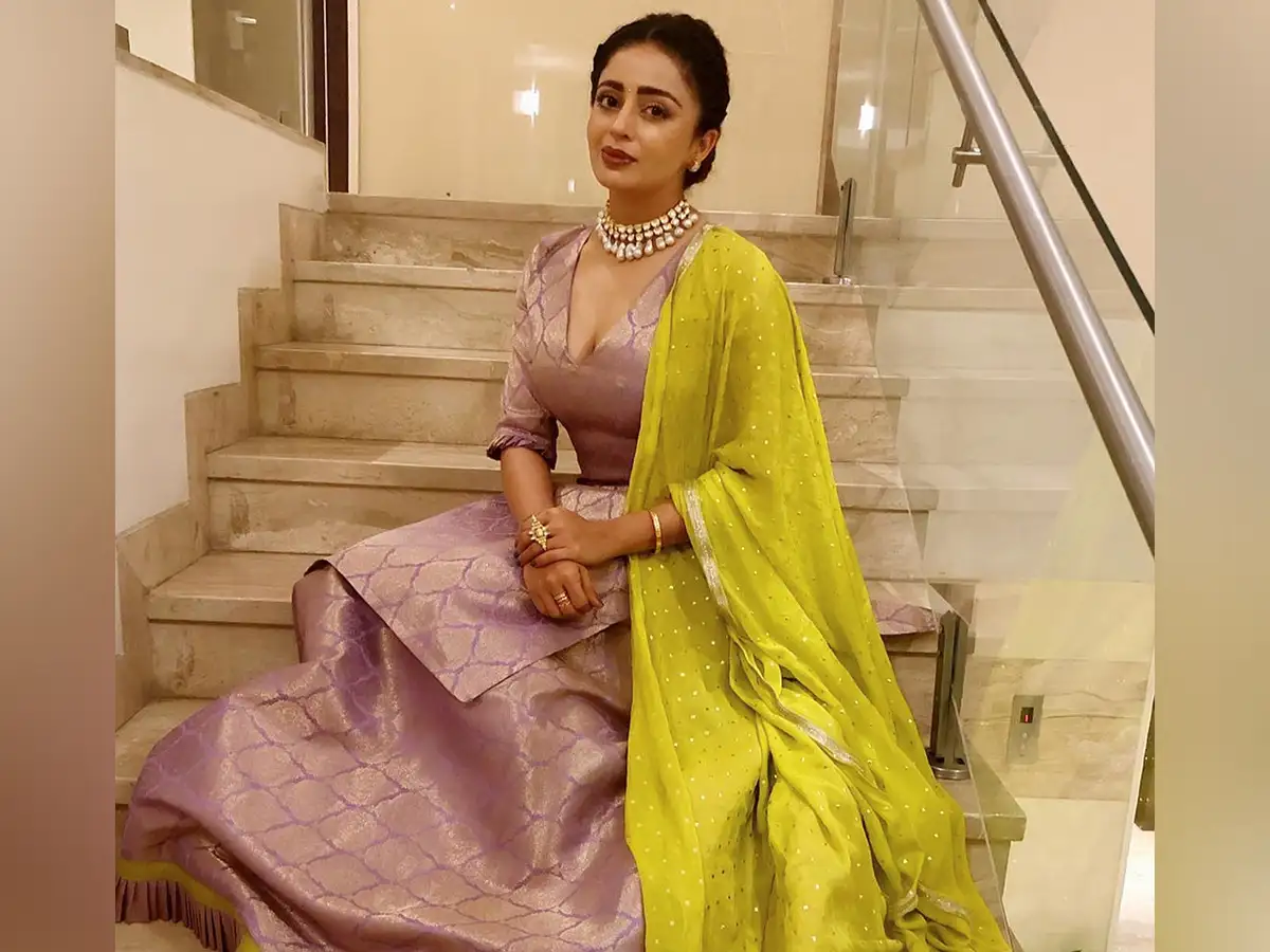 Hot Neha Pendse Flaunts Her Curve - नेहा पेंडसे इन फोटोज से हॉटनेस लेवल ...