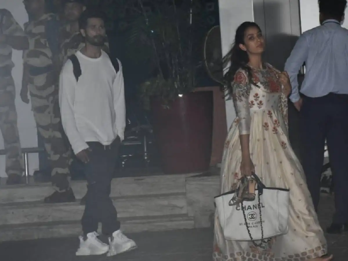 Mira Rajput: जब ड्रेस से महंगी चप्पलों को हाथ में पकड़े नजर आईं मीरा ...