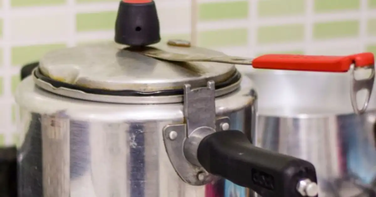 Cooker Saaf Karne Ka Tarika,नहीं छूट रहे पुराने कुकर के जिद्दी दाग ...