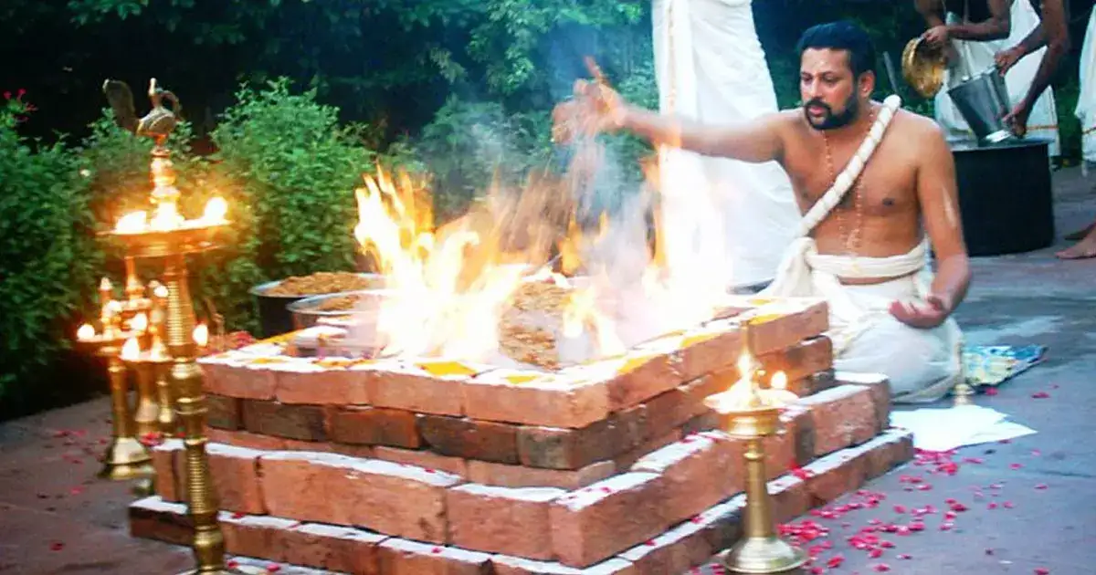 A Homa Fire Ritual,ഓരോ ദോഷങ്ങള്‍ക്കും പരിഹാരമായി ചെയ്യേണ്ട ഹോമങ്ങള് ...