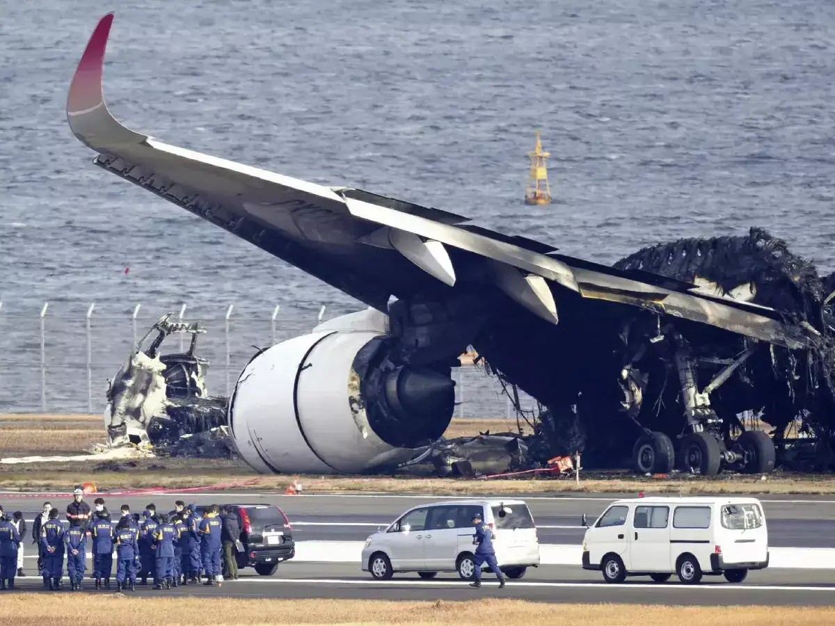 Japan Airlines Flight Jl516,റൺവേയിലൂടെ നീങ്ങിയ വിമാനം ഒന്നുകുലുങ്ങി ...