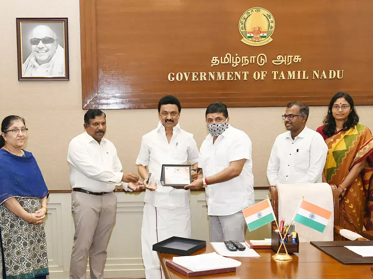 Ptr Palanivel Thiagarajan,பாருங்க முதல்வரே.. விருதை காட்டி மகிழ்ந்த ...