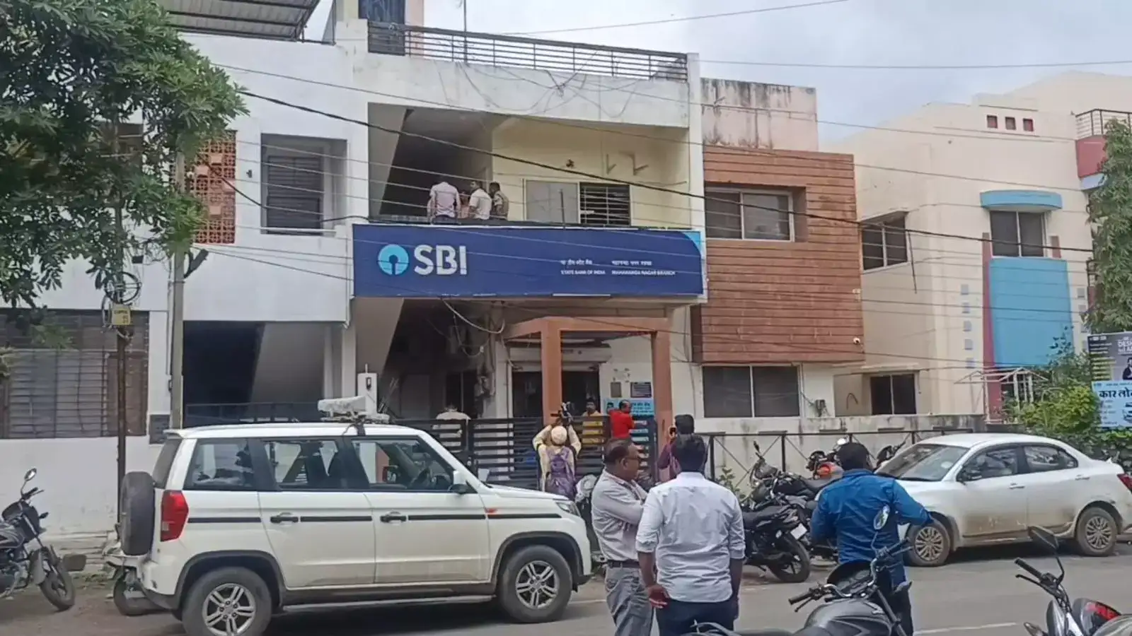 SBI से चोरी हो गई ग्राहकों की जमापूंजी, 2 करोड़ का गोल्ड उड़ा ले गए चोर ...