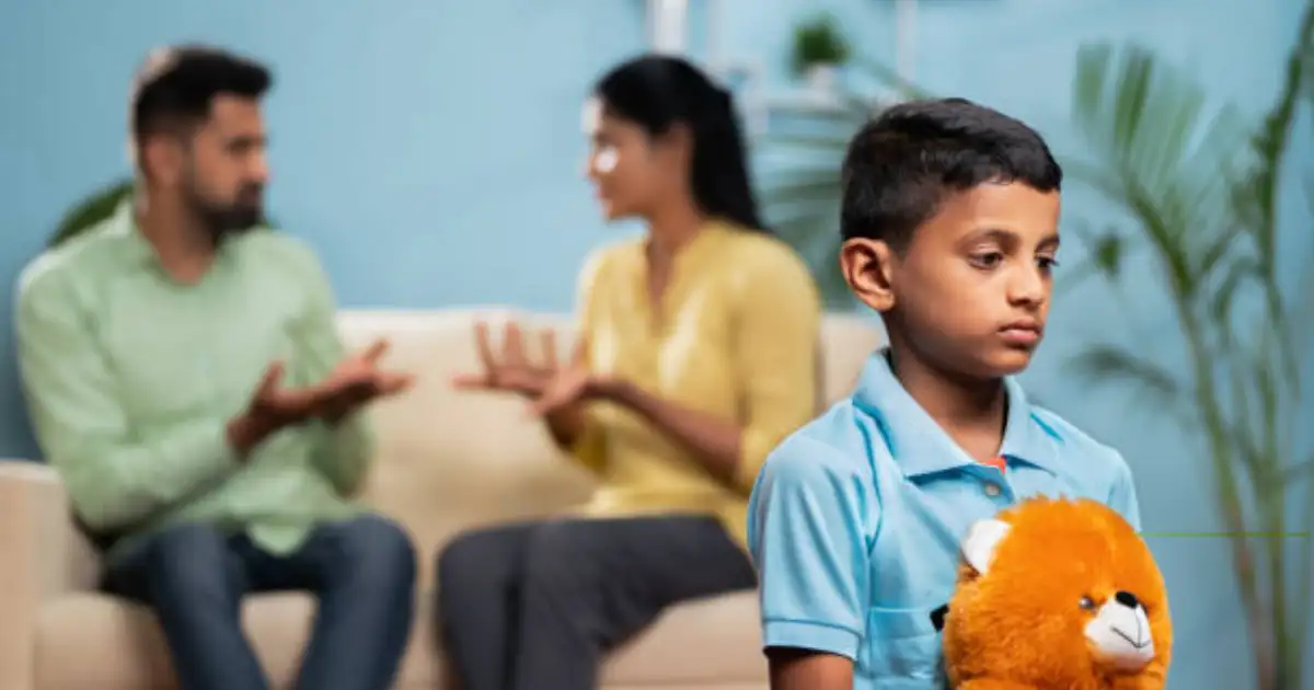 सतत कचाकचा भांडणाऱ्या पालकांना पाहून मुलांच्या आरोग्यावर होतात हे भीषण ...