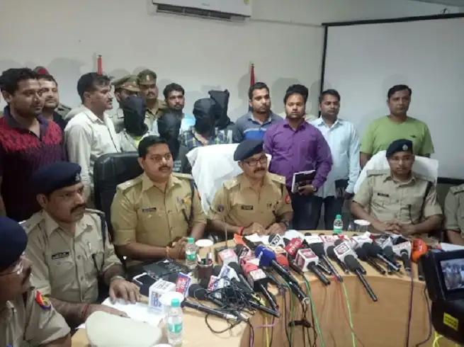 Murder,इटावा हत्याकांड में पुलिस ने किया खुलासा, चार आरोपी गिरफ्तार ...