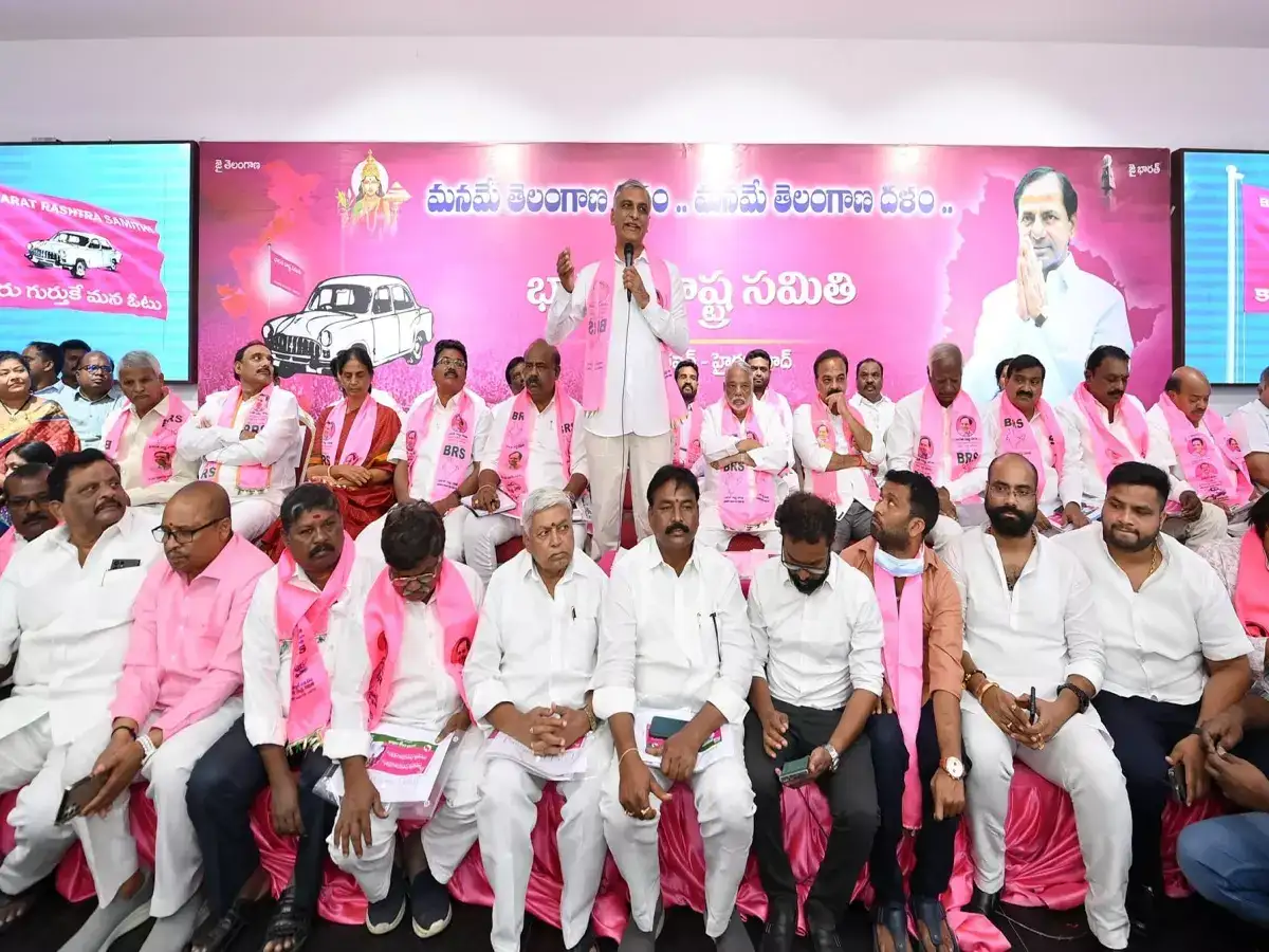 Patnam Mahender Reddy and Pilot Rohit Reddy Clash at Telangana Bhavan ...