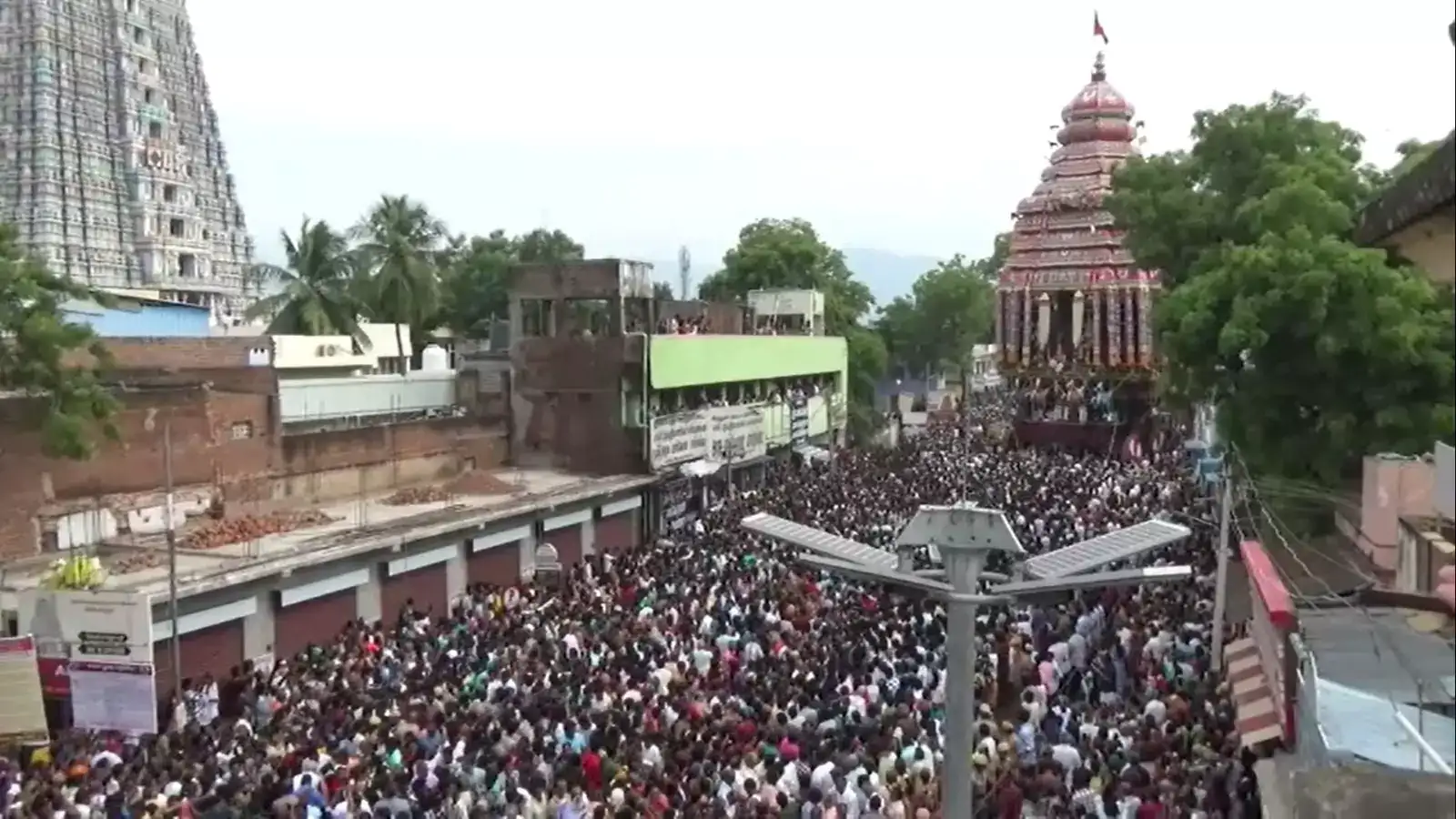thousands of devotees thronged at srivilluputhur andal aadi ther ...