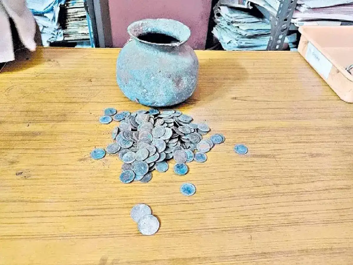 Lanke Binde Found in a old house at kurnool district - కర్నూలు: పునాది ...