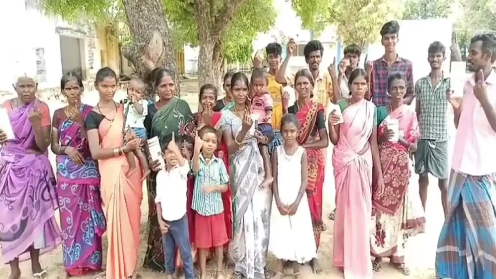 Virudhunagar,ஒரே கூட்டு குடும்பத்தைச் சேர்ந்த 90பேர் ஒன்றாக சென்று ...