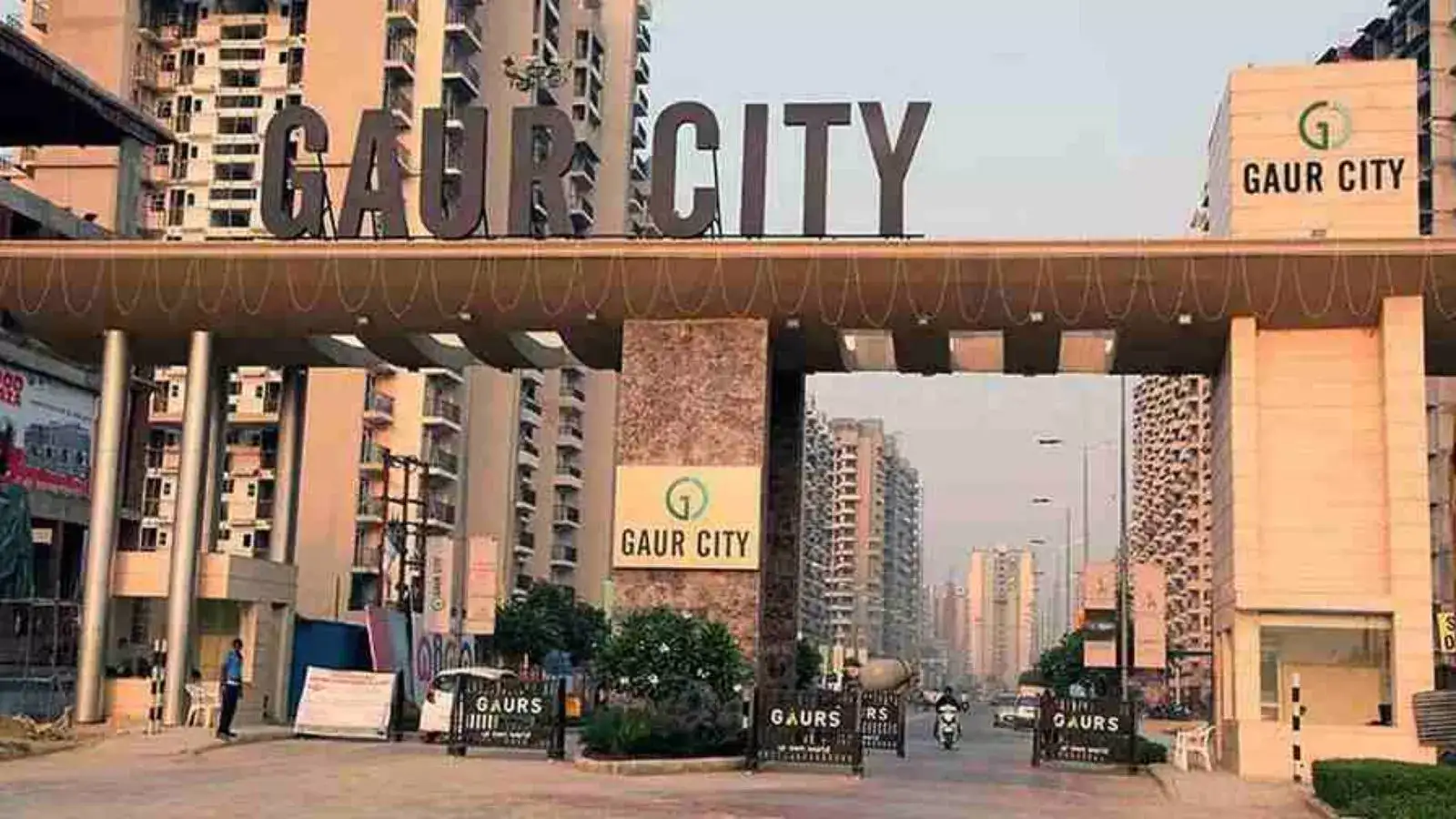Gaur City Greater Noida,गौर सिटी-2 सोसायटी में 27वें फ्लोर से 12वें ...