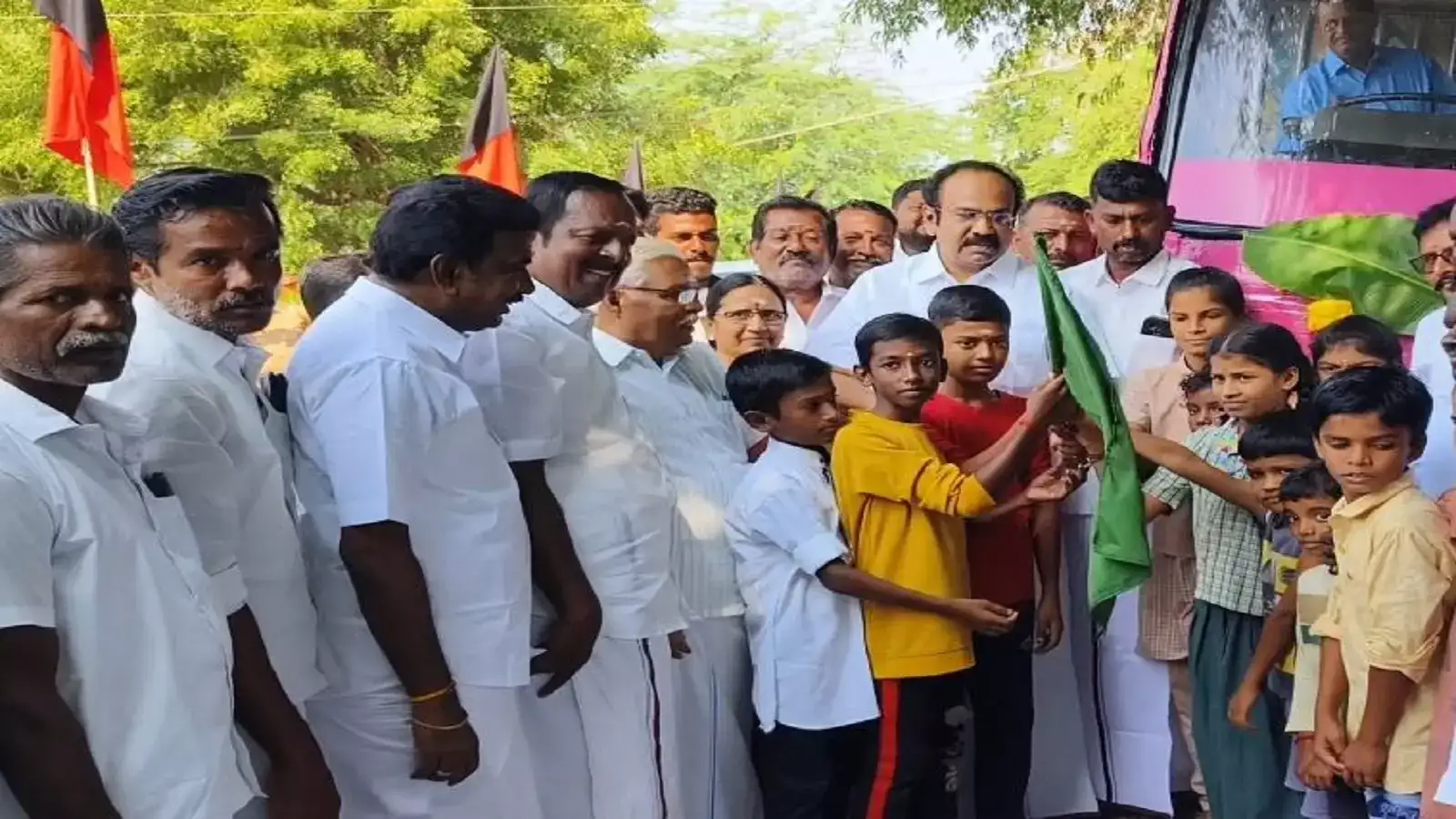 new routes bus in virudhunagar kariapatti : விருதுநகர் அருகே புதிய ...