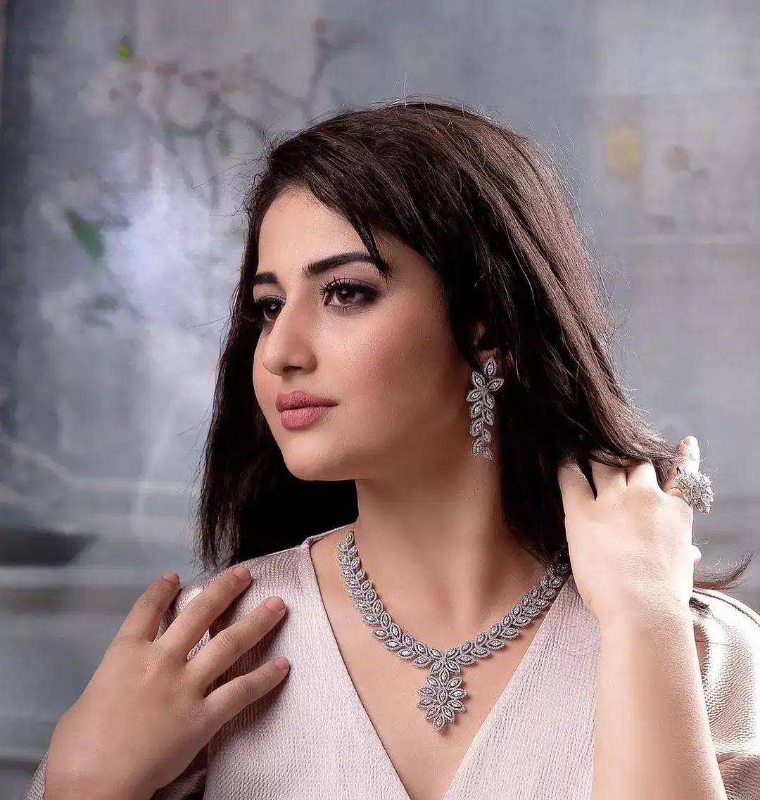 கால் பண்ணும் போதெல்லாம் டார்ச்சர் பண்றாங்கன்னு சொல்லி அழுதா... கதறும் ...