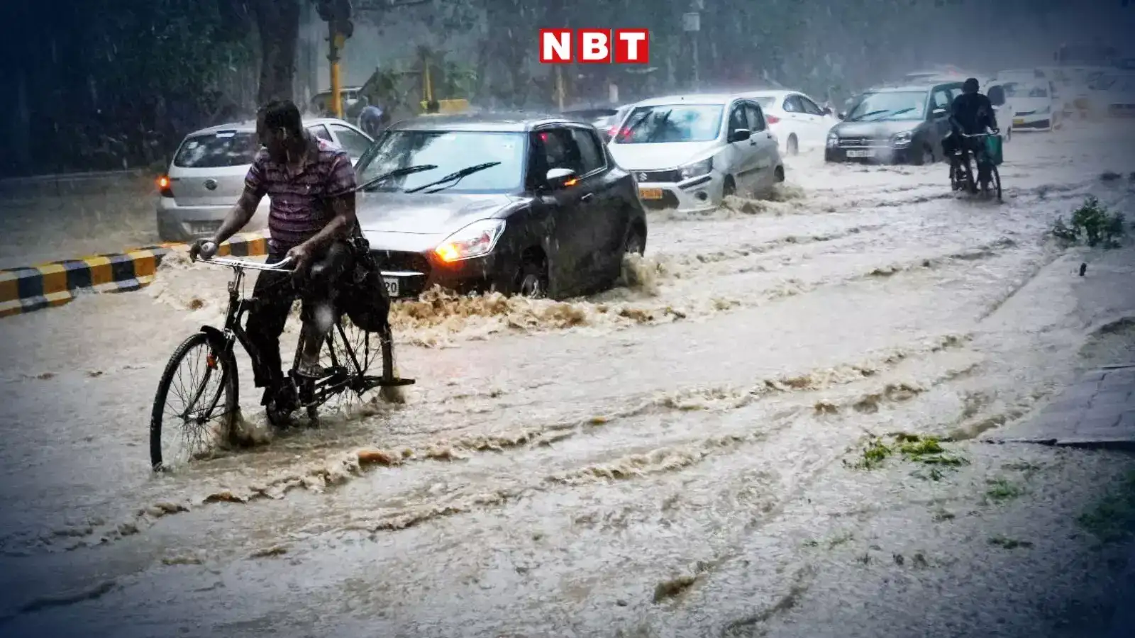 मिंटो ब्रिज सूखा, बाकी दिल्ली डूबी, कई जगह शिकायतें करते रहे लोग - minto bridge dry rest of ...
