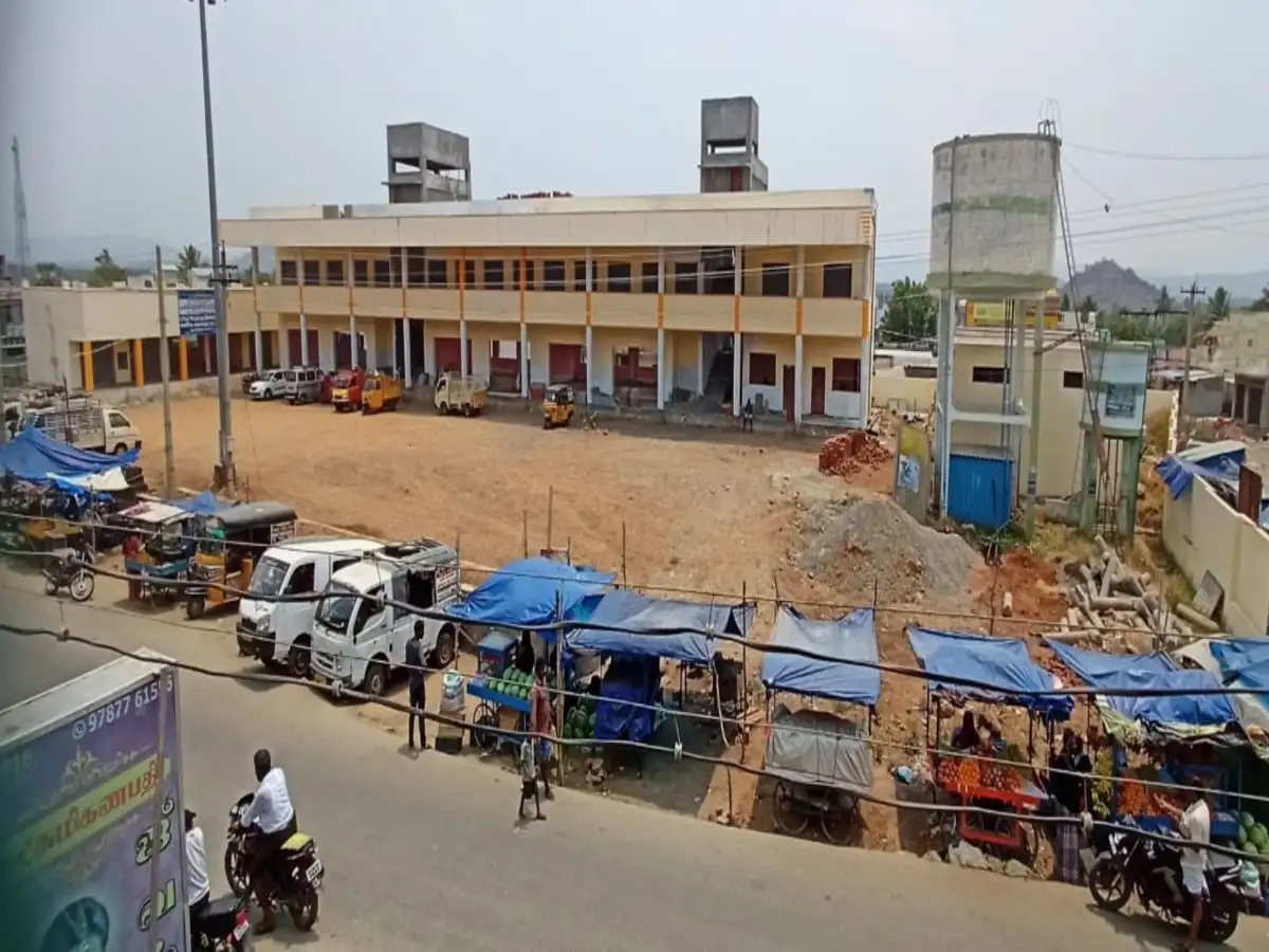 Eriyur Bus Stand,தருமபுரி: ஏரியூர் பேருந்து நிலைய கட்டுமான பணிக்கு தடை ...