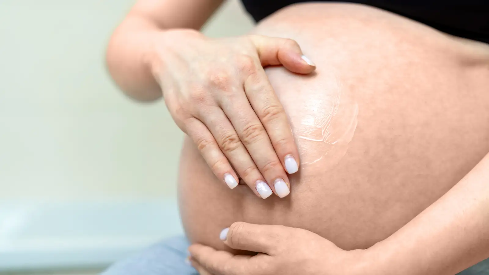 10 Best Ways to Treat Dry Skin During Pregnancy Safely and Naturally