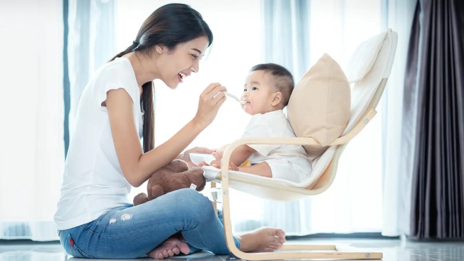 Cluster Feeding Guide for Parents: Understanding Frequent Baby Feeds