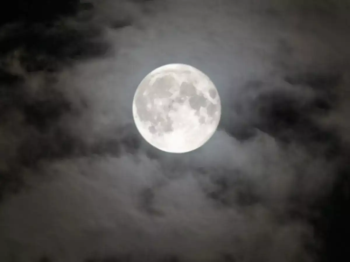 Moon Affecting Mood Today,ಸಂಬಂಧಗಳ ಮೇಲೆ ಹುಣ್ಣಿಮೆ ಪರಿಣಾಮ ಬೀರುವುದೇ ...