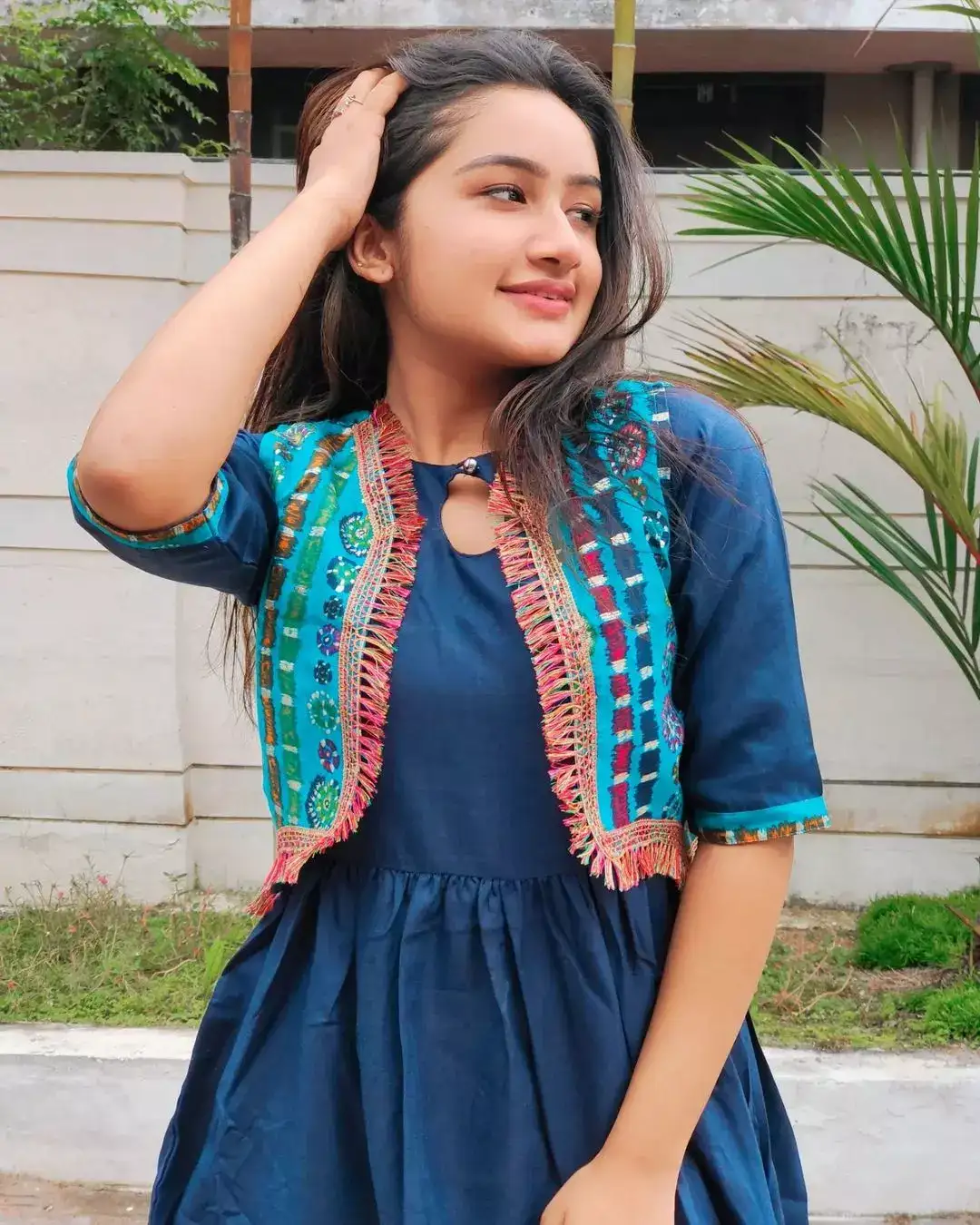 Raveena Daha,எப்பா... என்னா குத்து... ஊ அண்டவா பாடலுக்கு செம்ம ஆட்டம் ...