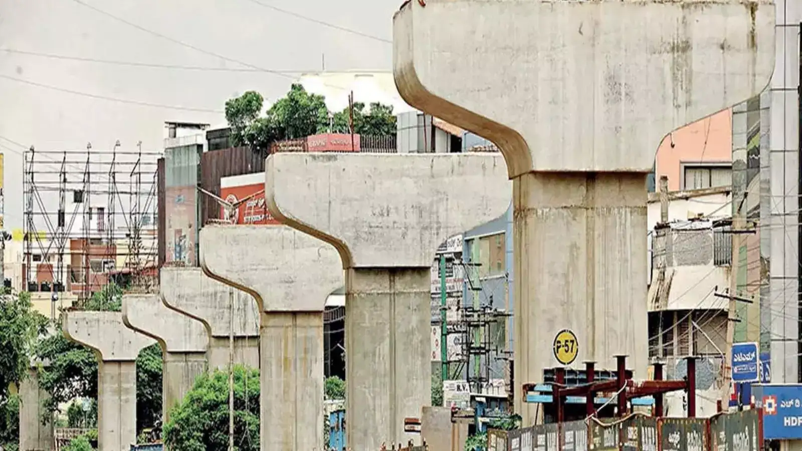 Bengaluru Flyover Signal Footpath : எஜிபுரா மேம்பாலம்: சிக்னல் ...